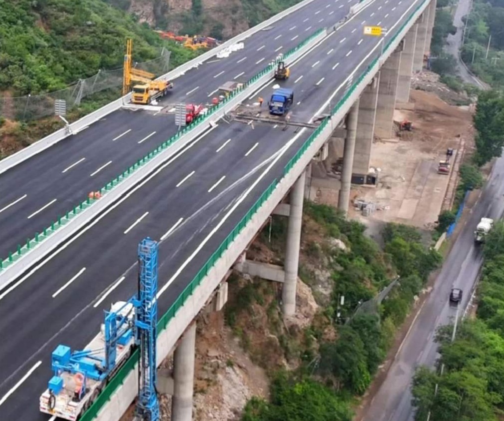 FACT CHECK: Picture showing construction of overhead bridge NOT from ...